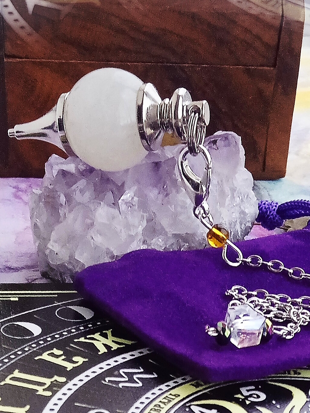 Маятник для биолокации "Горный Хрусталь" ШАР на цепочке, натуральный камень 2x4 см