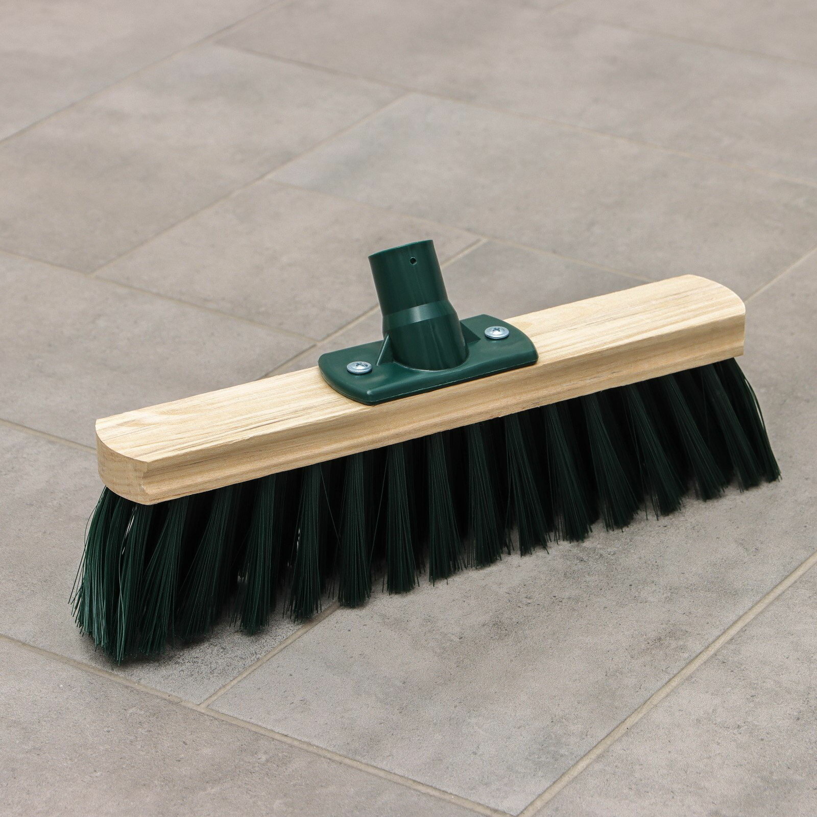 Щётка для подметания пола "Метро", 30x5 см, усиленный угловой резьбовой держатель