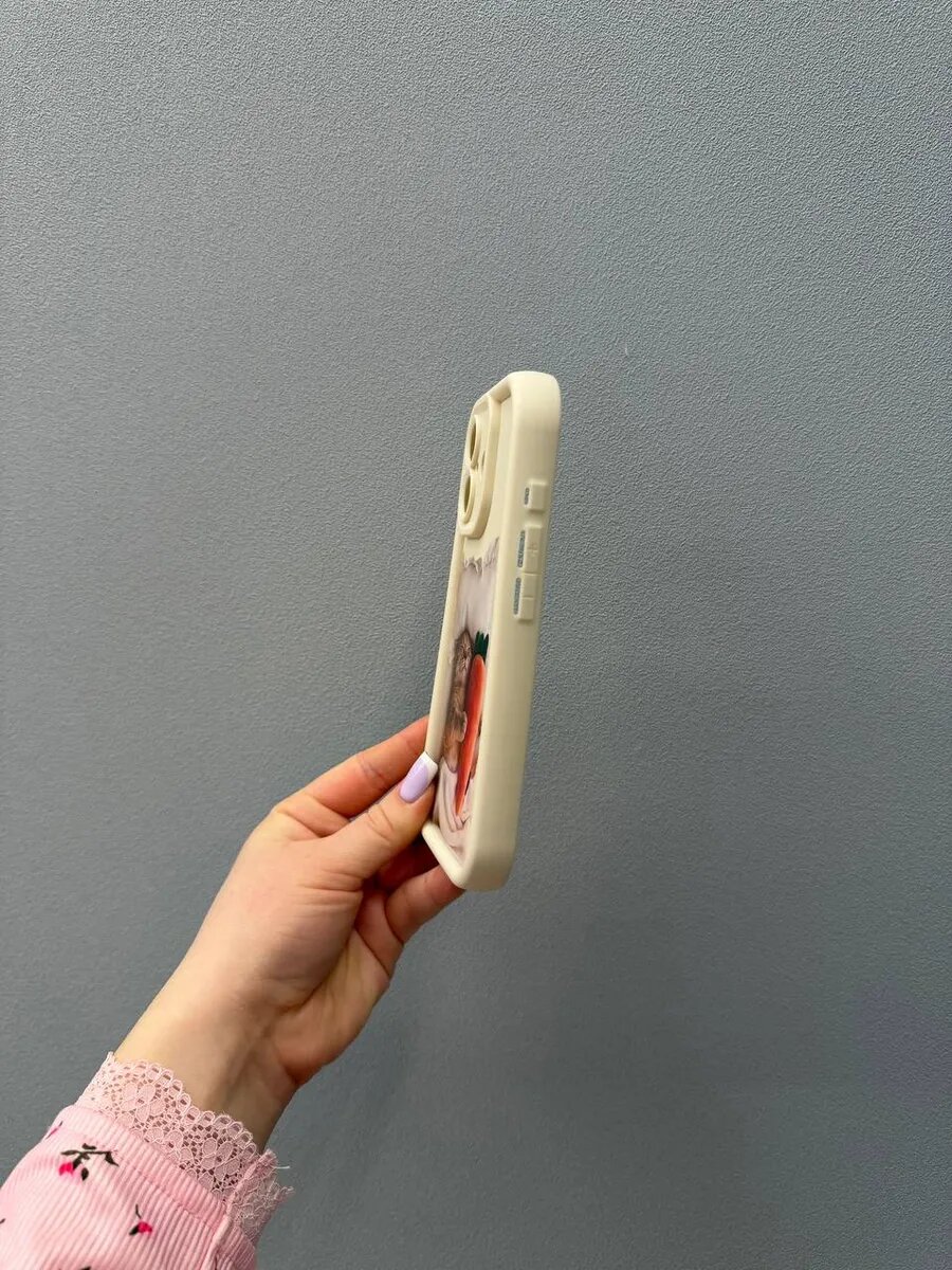 Чехол для iPhone 17 "Котик с морковкой", принт, защита от царапин — фото 1