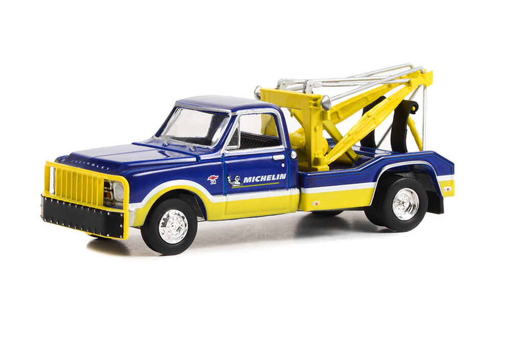 Модель коллекционная GREENLIGHT Chevrolet C-30 эвакуатор michelin service center 1967 (длина модели 6-10 см)
