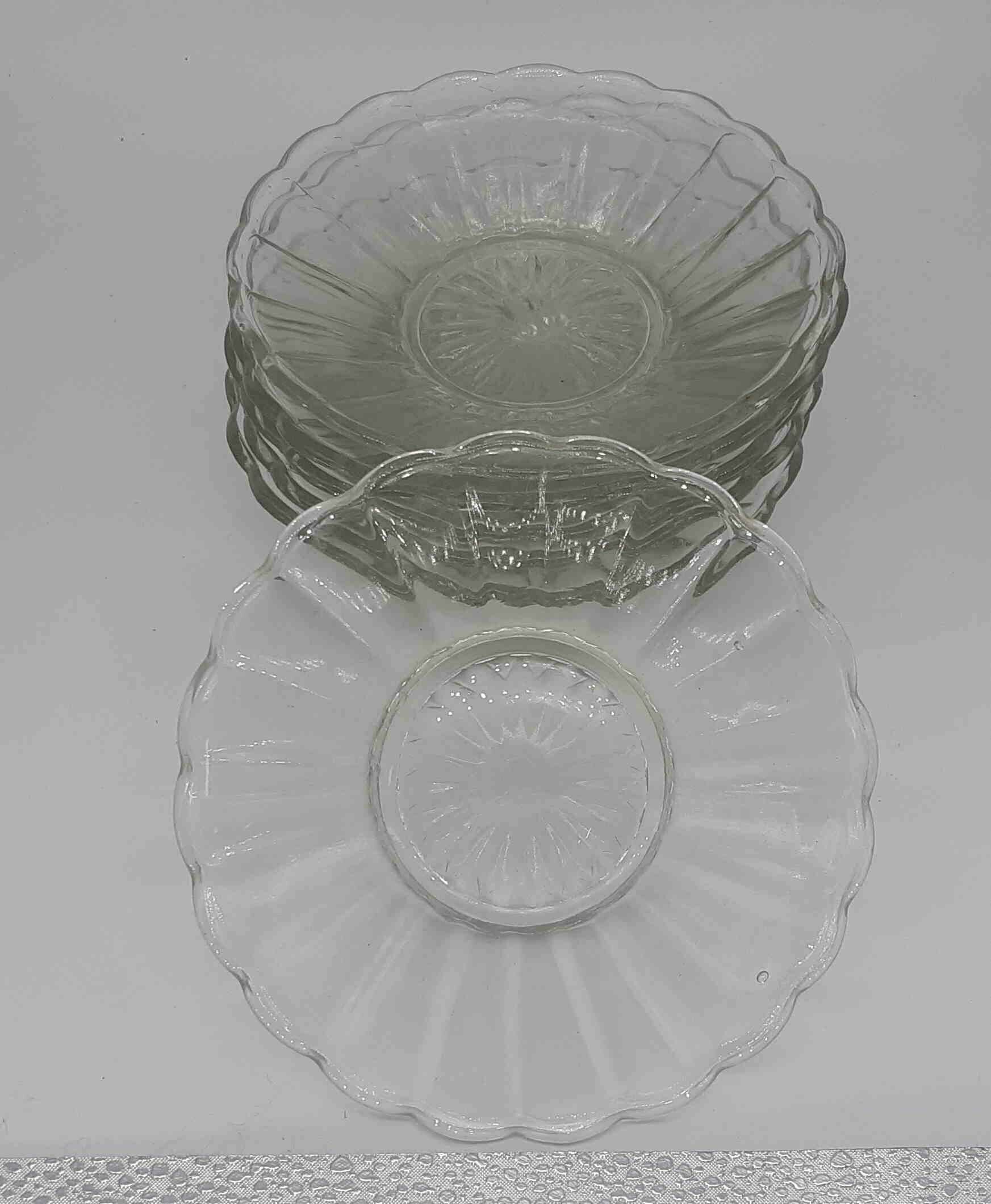 Набор винтажных блюдец, стекло. Винтаж.