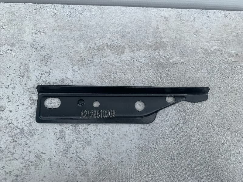 Кронштейн переднего бампера правый Mercedes Benz E-Class W212 S212 A2128810206