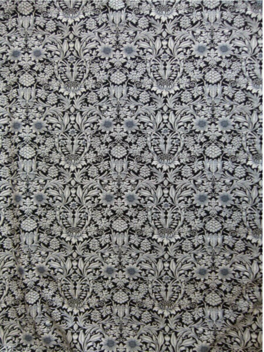Хлопок набивной с черно-белым цветочным принтом 150х150 см.