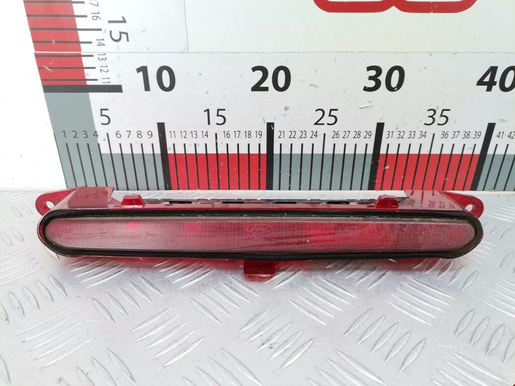 Фонарь дополнительный тормозной (стоп-сигнал) Ford Focus 2 1708814 арт. 2048359