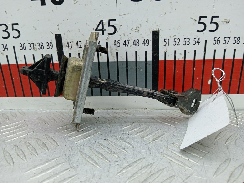 Ограничитель открывания двери задней Mazda Premacy C10058270A арт. 2014620
