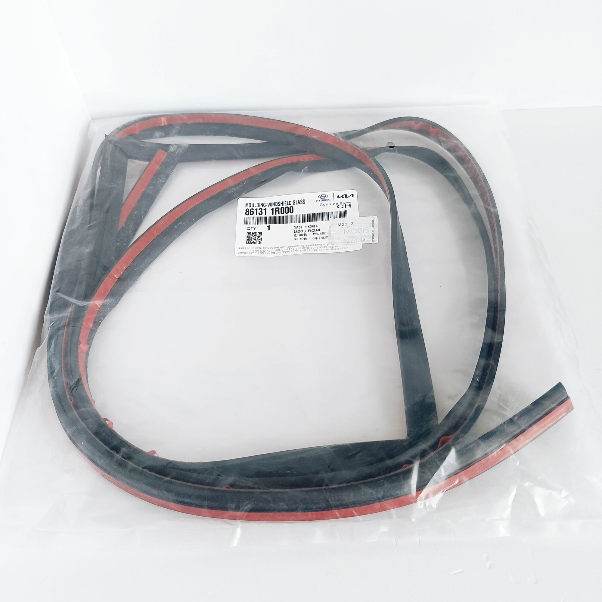 Молдинг лобового стекла 861311R000 Hyundai Solaris, Kia Rio / Хендай Солярис, Киа Рио