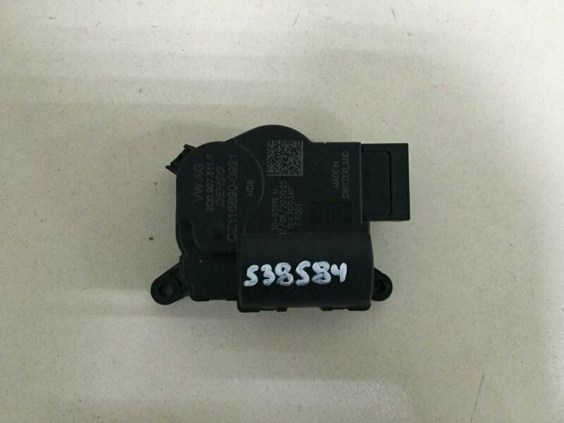 Моторчик заслонки печки Skoda Karoq 2017 кат.номер: 2Q0907511F 5Q0907511L