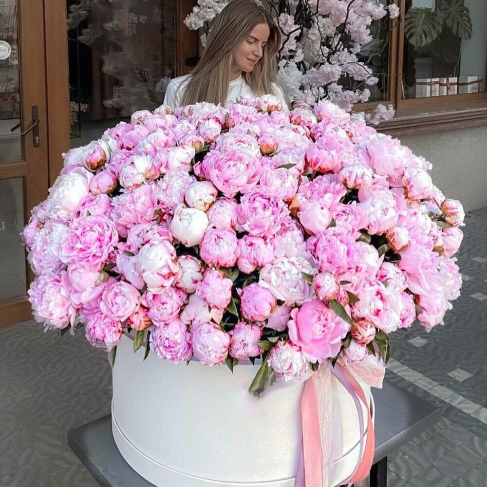 Большой букет пионов (пионы), высота букета 50 см, ширина 60 см