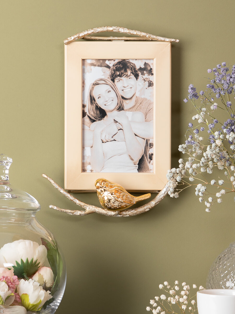 Настенная деревянная рамка Bogacho Зарничка с декором птичкой из мрамора для фотографий формата А6 10х15 см