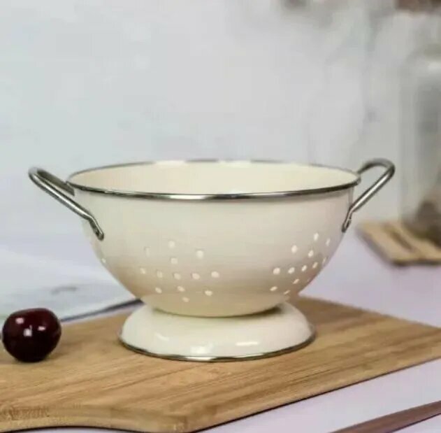 Дуршлаг диаметром 22 см. Молочно-белая маленькая бинауральная чаша для слива, защищенная от ржавчины