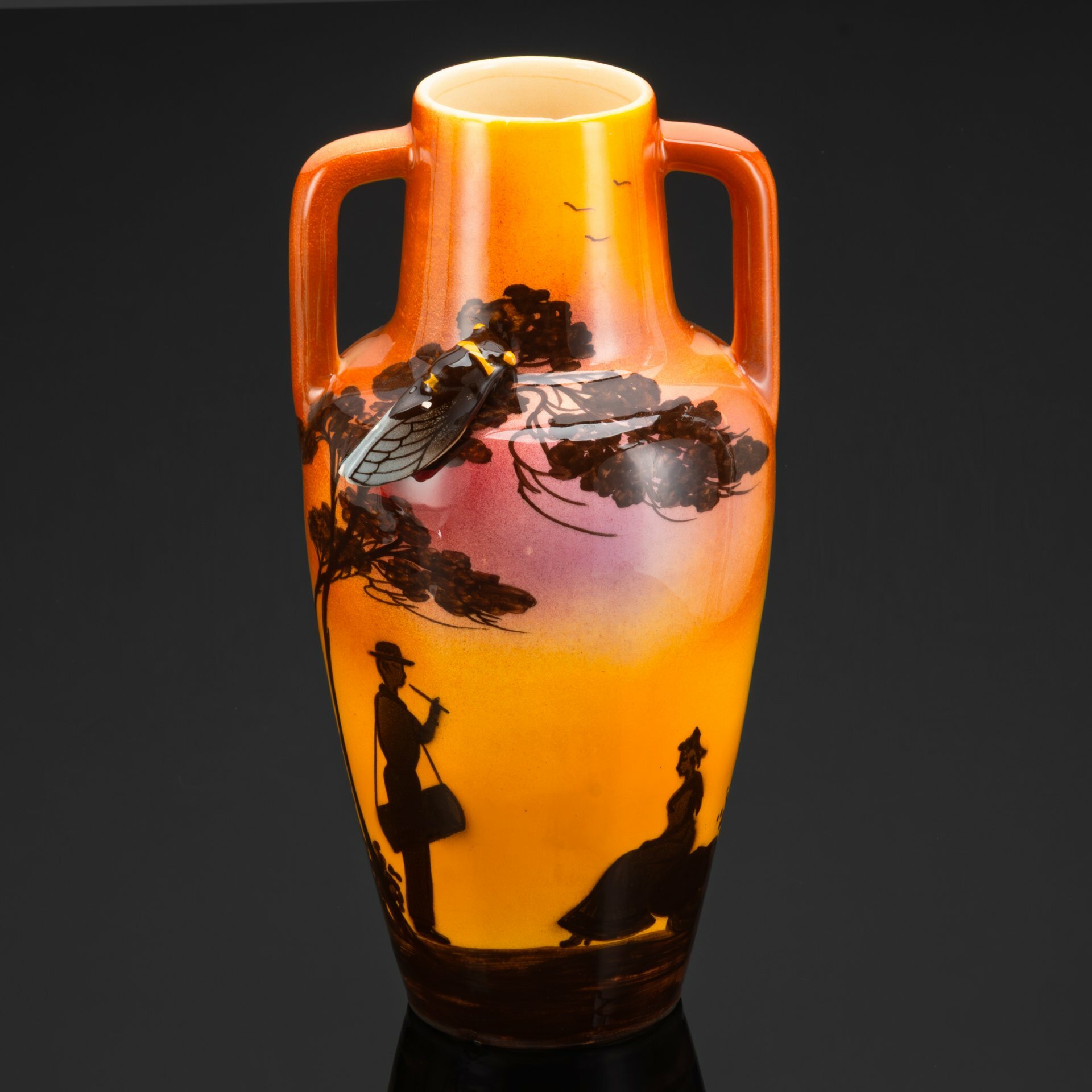 Ваза в форме амфоры