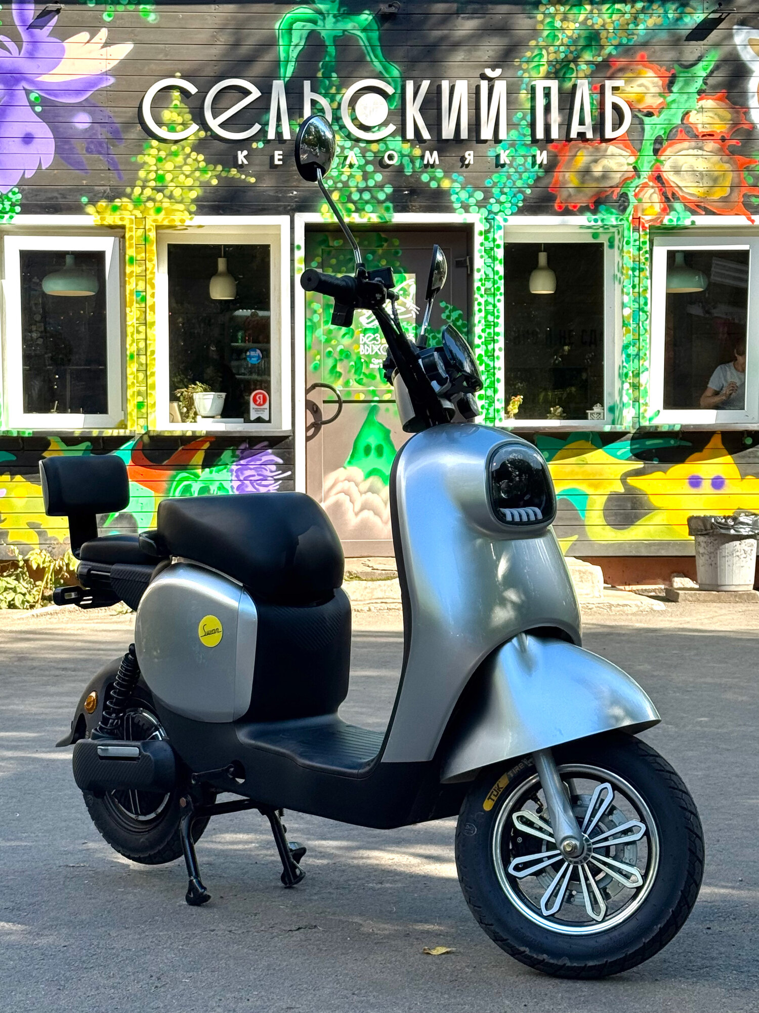 Электроскутер SWAN, серебристый, 800Вт, скорость 45км/час, пробег до 60км, ретрофутуристичный, в стиле Vespa