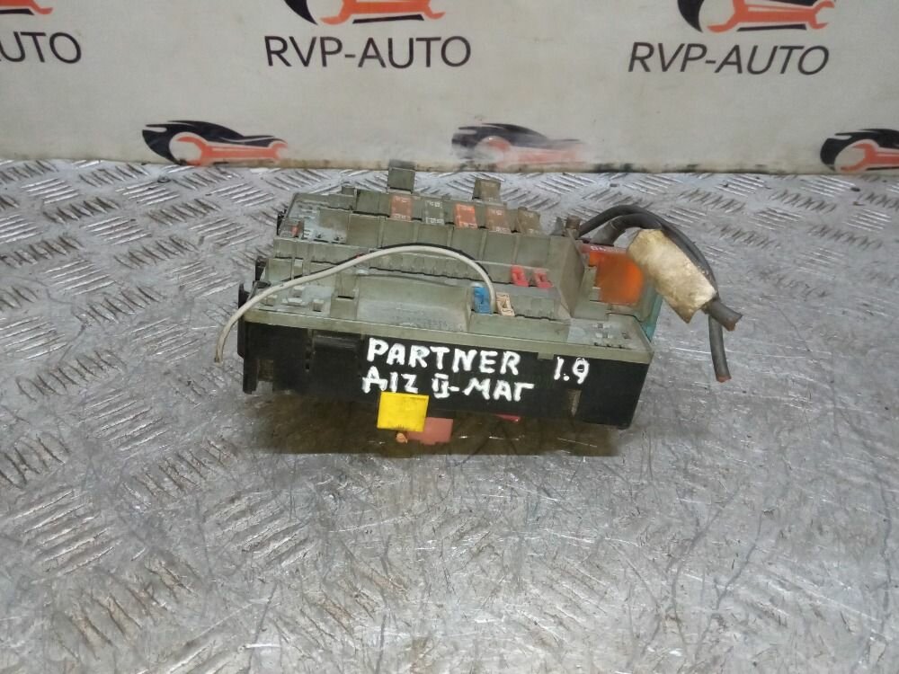 Блок предохранителей Peugeot Partner 1.9D 97-02