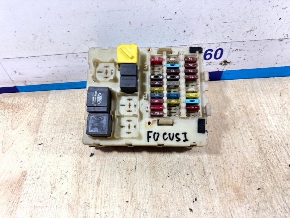 Блок предохранителей Ford Focus I 98AG14A073CG
