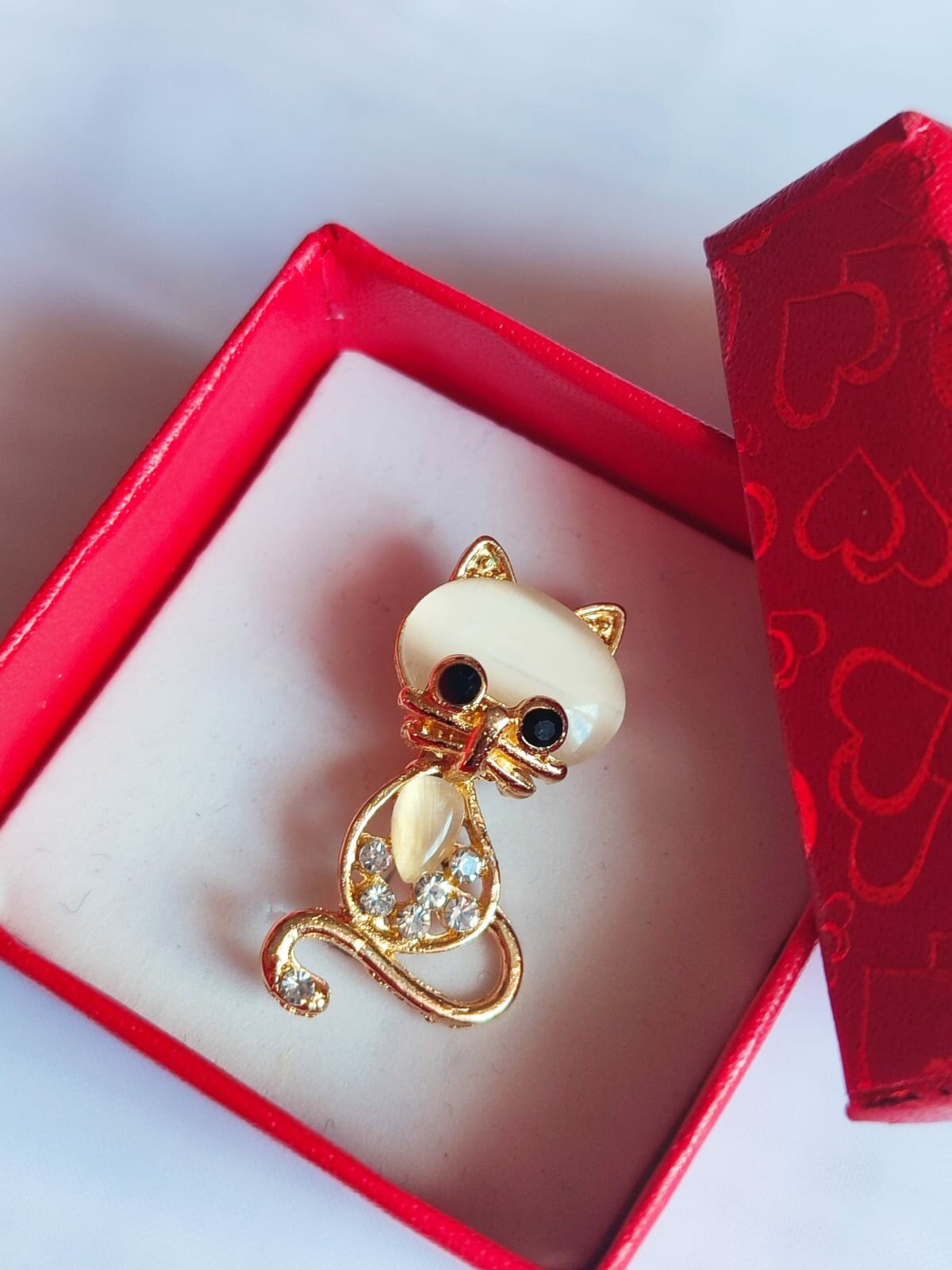 Брошь, кошачий глаз, стразы