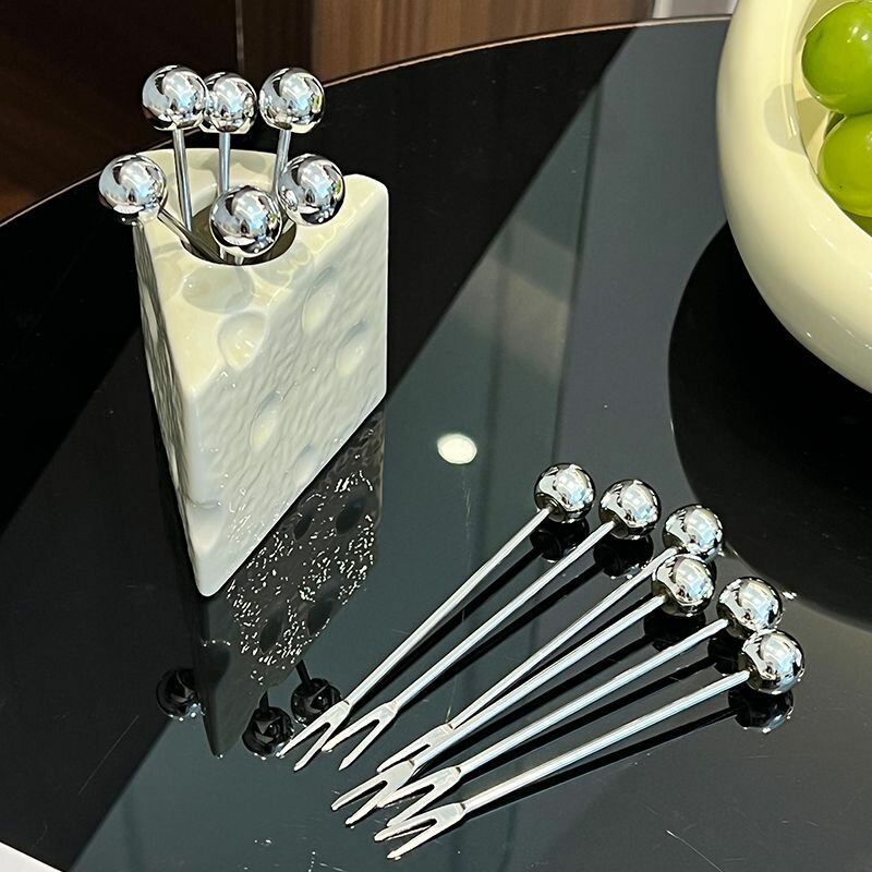 Коробка для хранения посуды в форме сыра и шесть фруктовых вилок