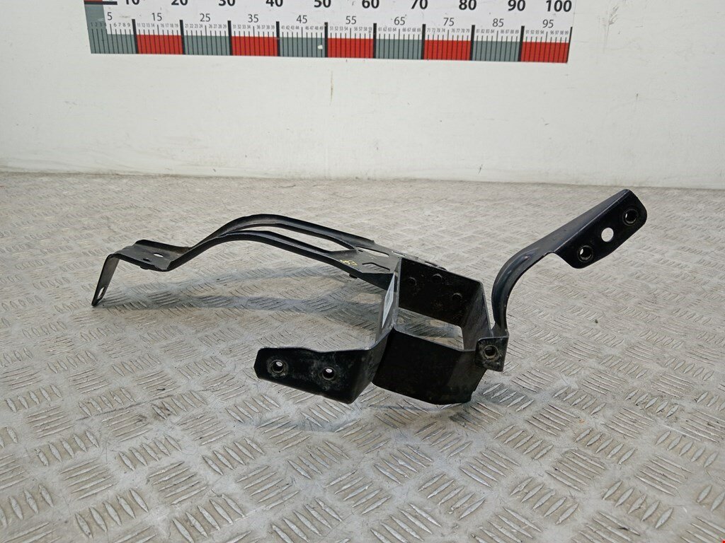 Кронштейн (крепление) фары левый BMW 5-Series (E60/E61) 51647163483 арт. 2251174