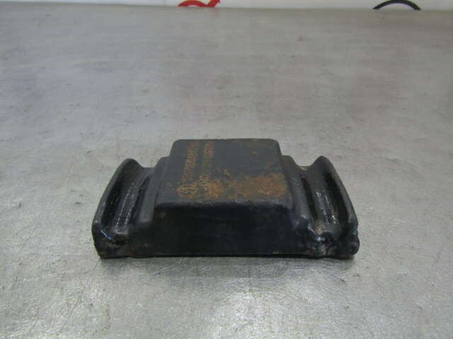 Проставка передней рессоры под стремянки SHACMAN