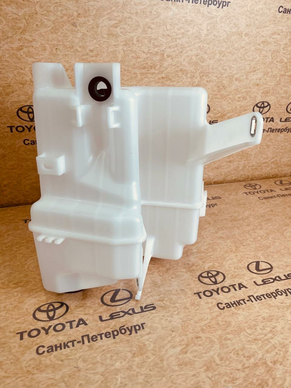 8535533200 Новый бачок омывателя Toyota Camry V70 75