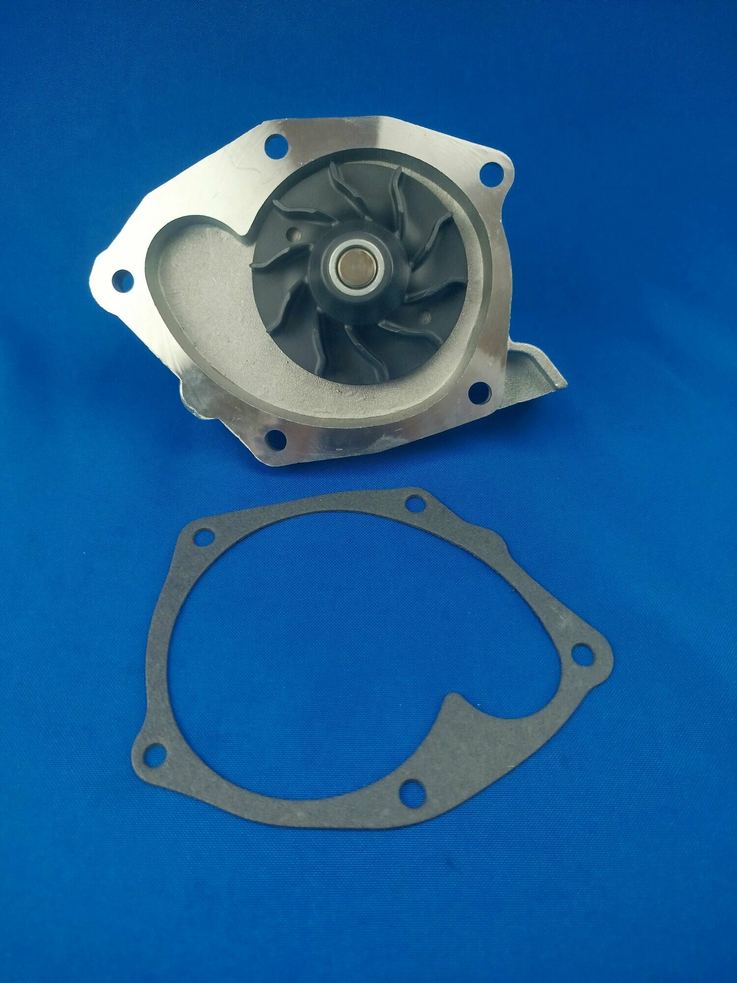 Помпа "LECAR" для автомобилей Renault Duster 10->, Megane 02->, Nissan Terrano 14->