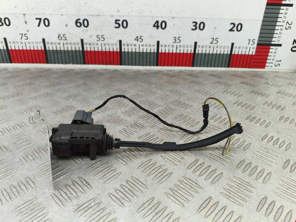 Сервопривод (электропривод моторчик привода) лючка бензобака Jaguar XF (X250) арт. 2261999