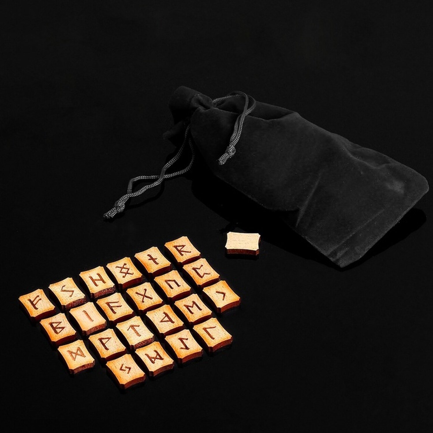 Руны гадальные "Скандинавские", 25 шт, натуральный дуб, мешочек