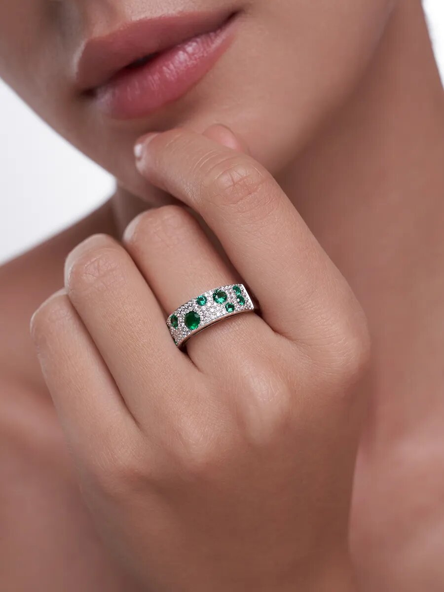 Кольцо широкое, серебро, 925 проба, родирование, изумруд синтетический, фианит