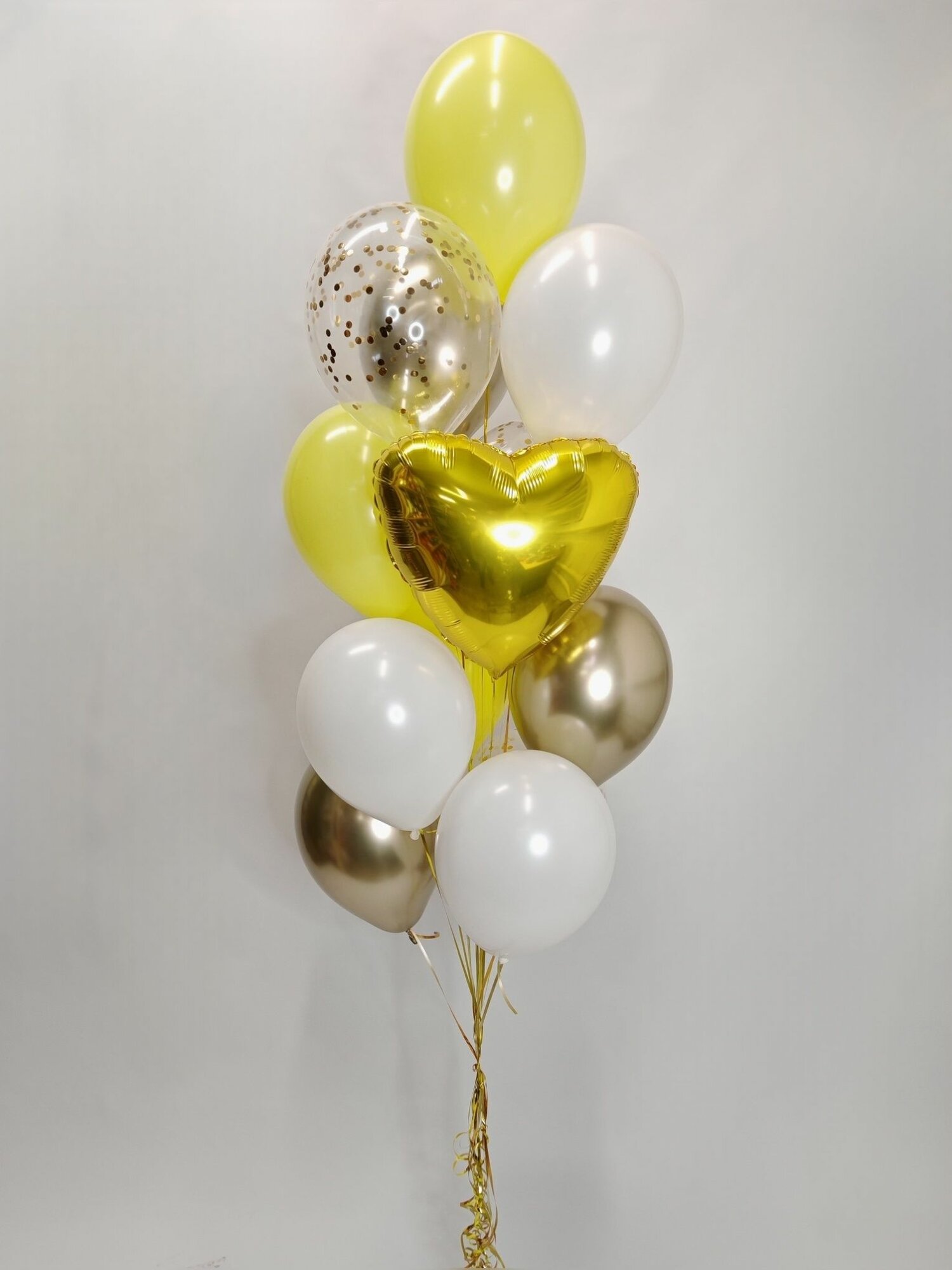 Фольгированные воздушные шары с гелием надутые в фонтан из латексных шаров "Золотые годы", 13 шт