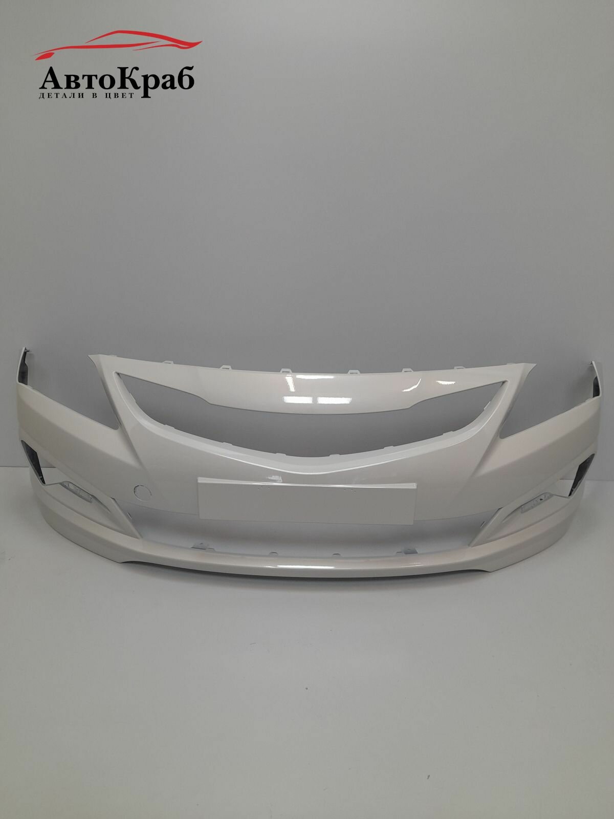 Бампер передний в цвет для Хендай Солярис 1 рестайлинг Solaris 2015 - 2017 г. M2B - белый молочный