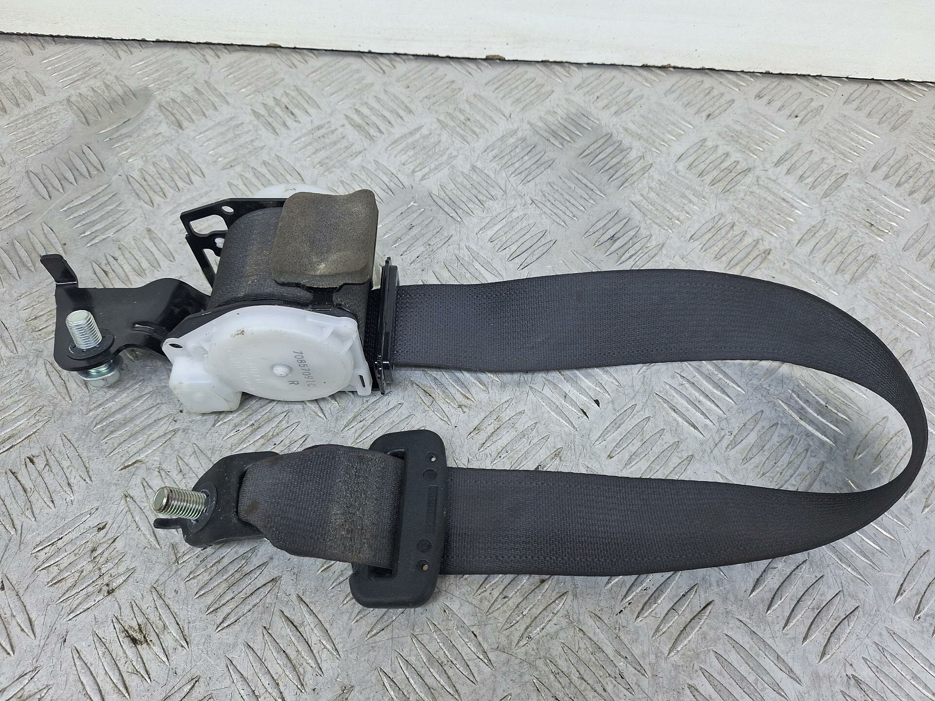 Ремень безопасности задний правый Honda Civic 8 (2005 - 2008) 1042236