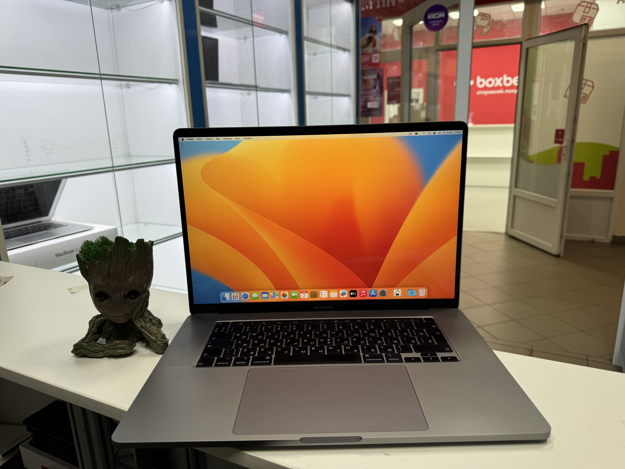 MacBook Pro 16 2019, Intel Core i7 2.6 ГГц, RAM 16 ГБ, 2667 MHz, DDR4, SSD 512 ГБ, AMD Radeon Pro 5300M, Silver, MacOS