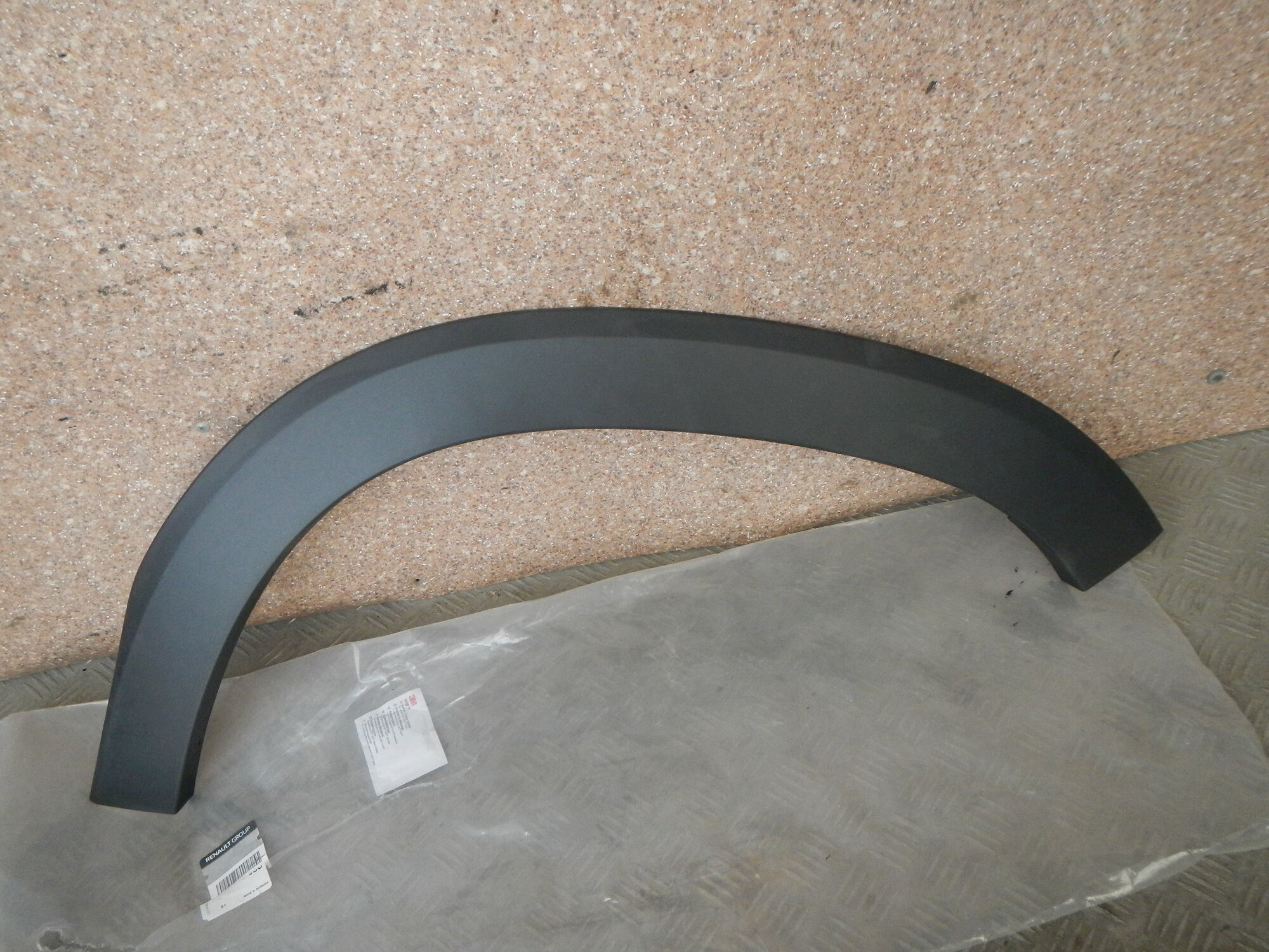 Б/У Накладка крыла переднего правого, Renault (Рено)-DUSTER 2 (21-) RENAULT DUSTER 2 (21-) Новая. 517791 RENAULT арт. 82...