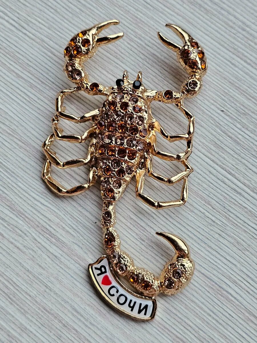 Скорпион сувенирный магнит со стразами подарочный набор