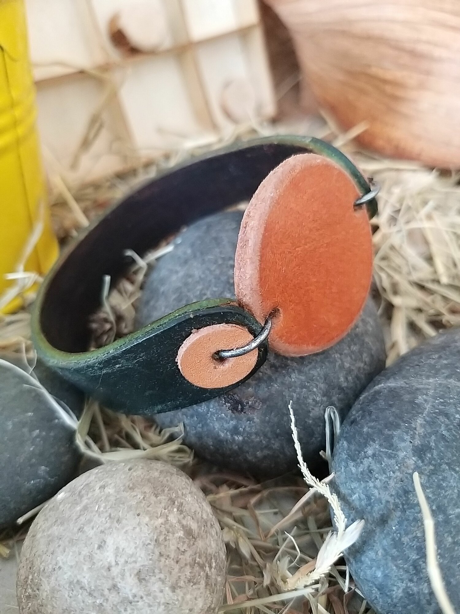 Жесткий браслет