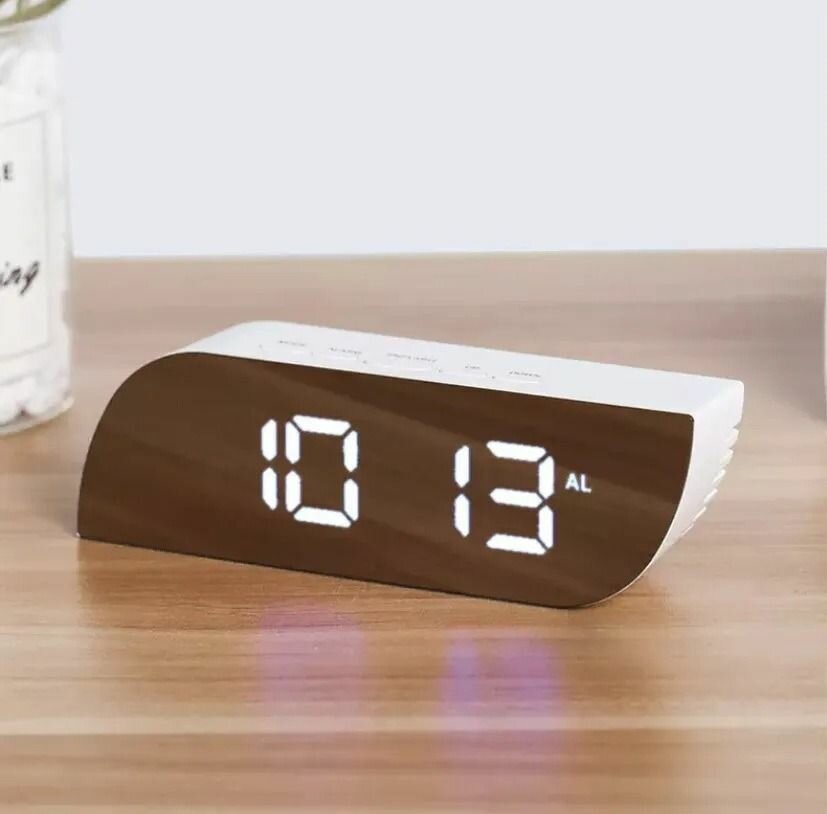 Часы будильник электронные настольные, зеркальные / белые цифры