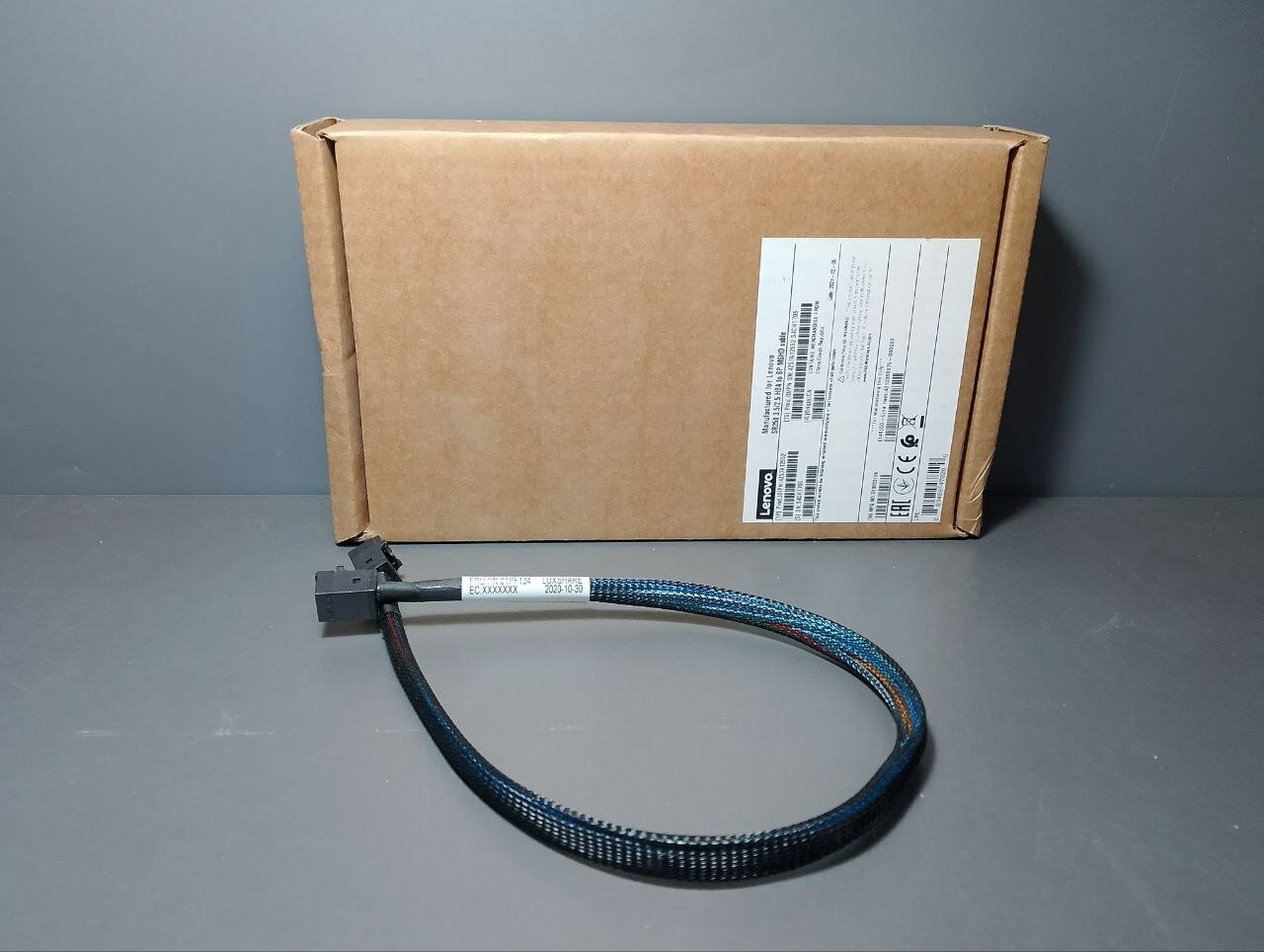 Патч-корд Lenovo ThinkSystem SR250 3,5"/2,5 HBA