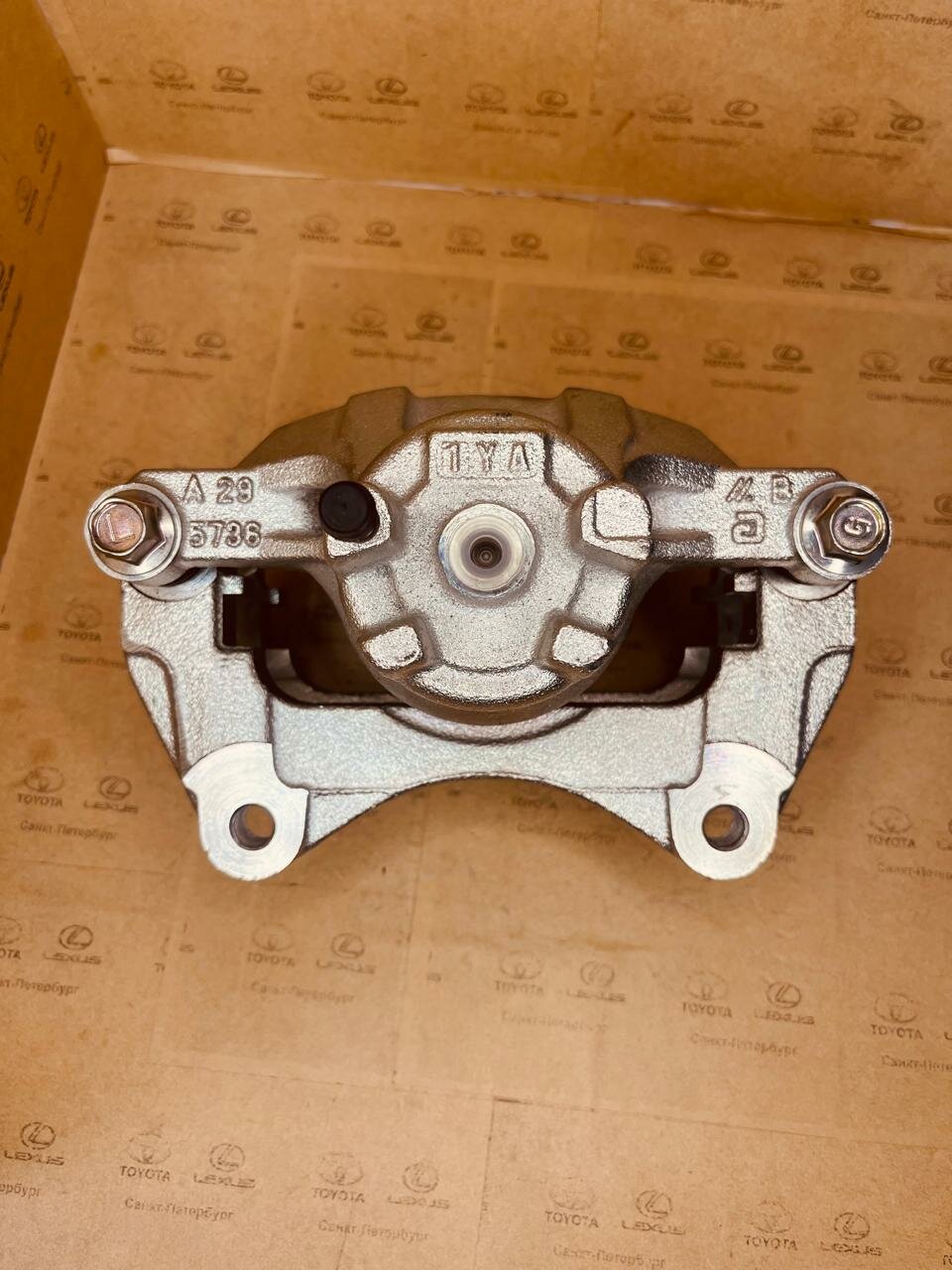 4605A861 Суппорт левый Outlander Lancer