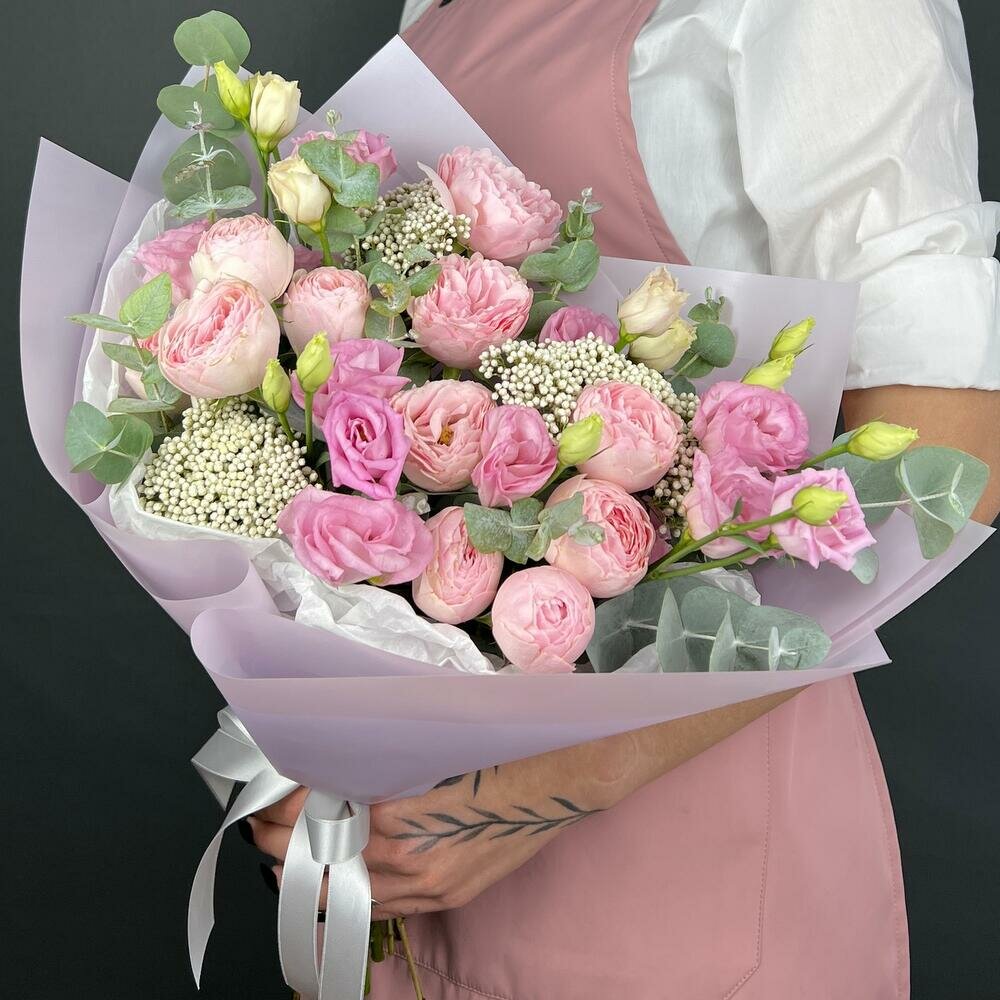 Букет живых цветов. Кустовые розы Мэнсфилд Парк и розовая Эустома