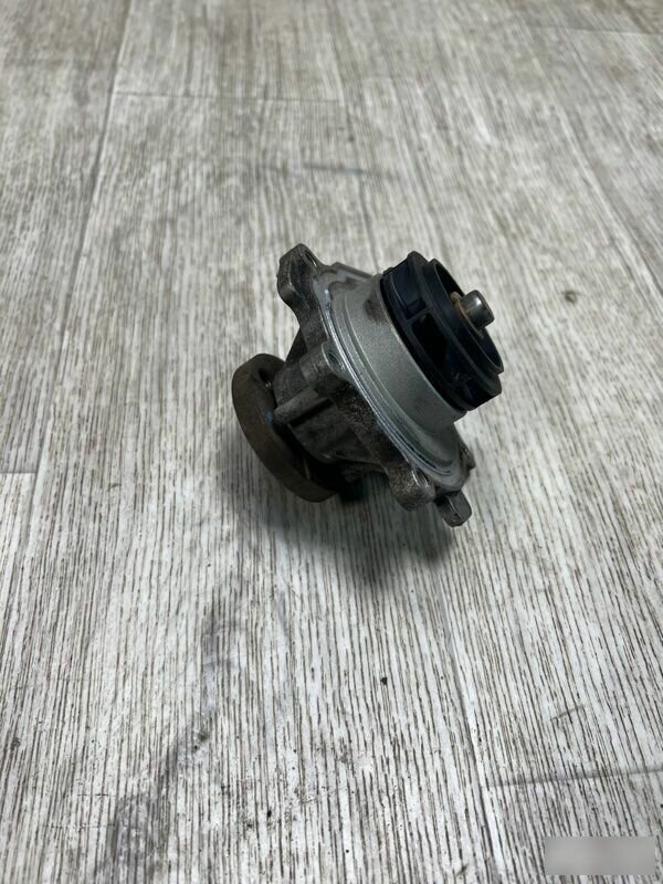Насос водяной помпа Chevrolet Cruze F16D4 Б/У с пробегом