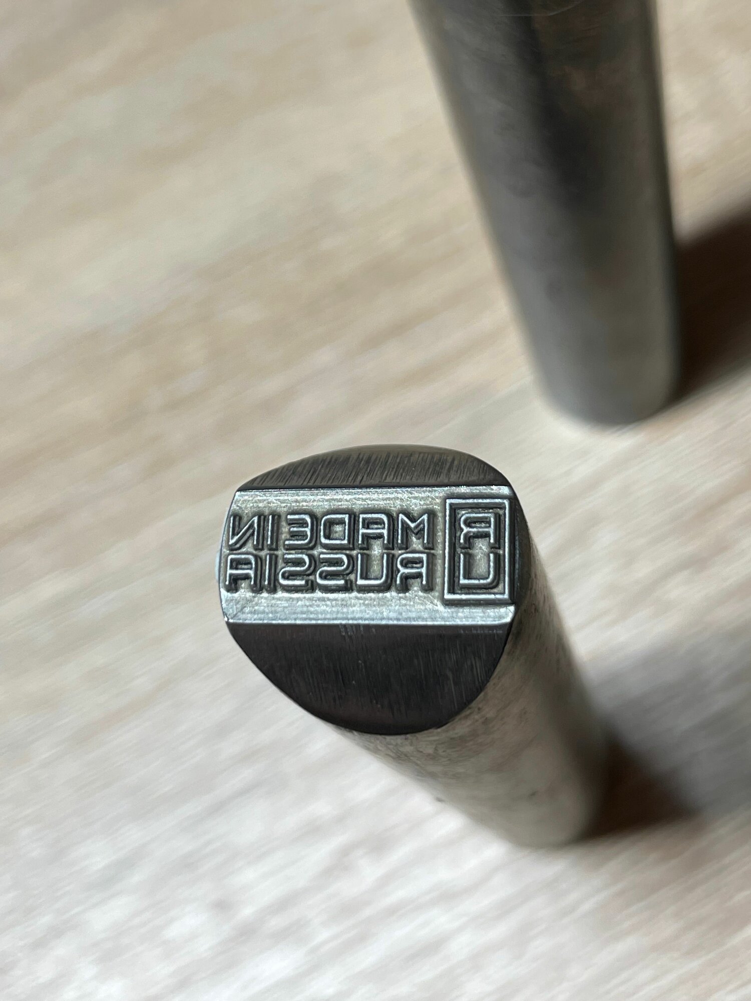 Клеймо MADE IN RUSSIA RU по металлу.