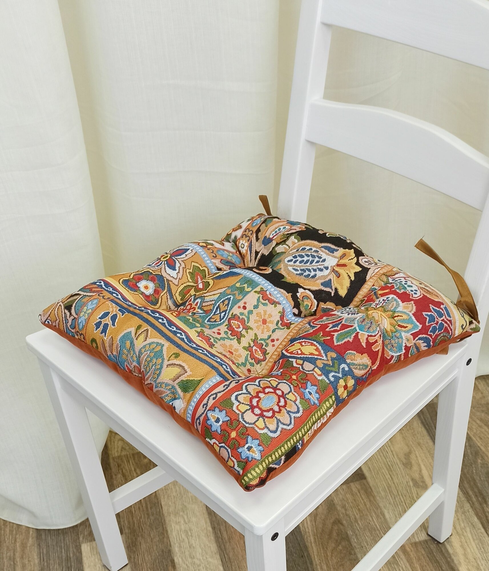 Кружева Подушка на стул с завязками 30х30 см, пэчворк кр.-желт/терракот