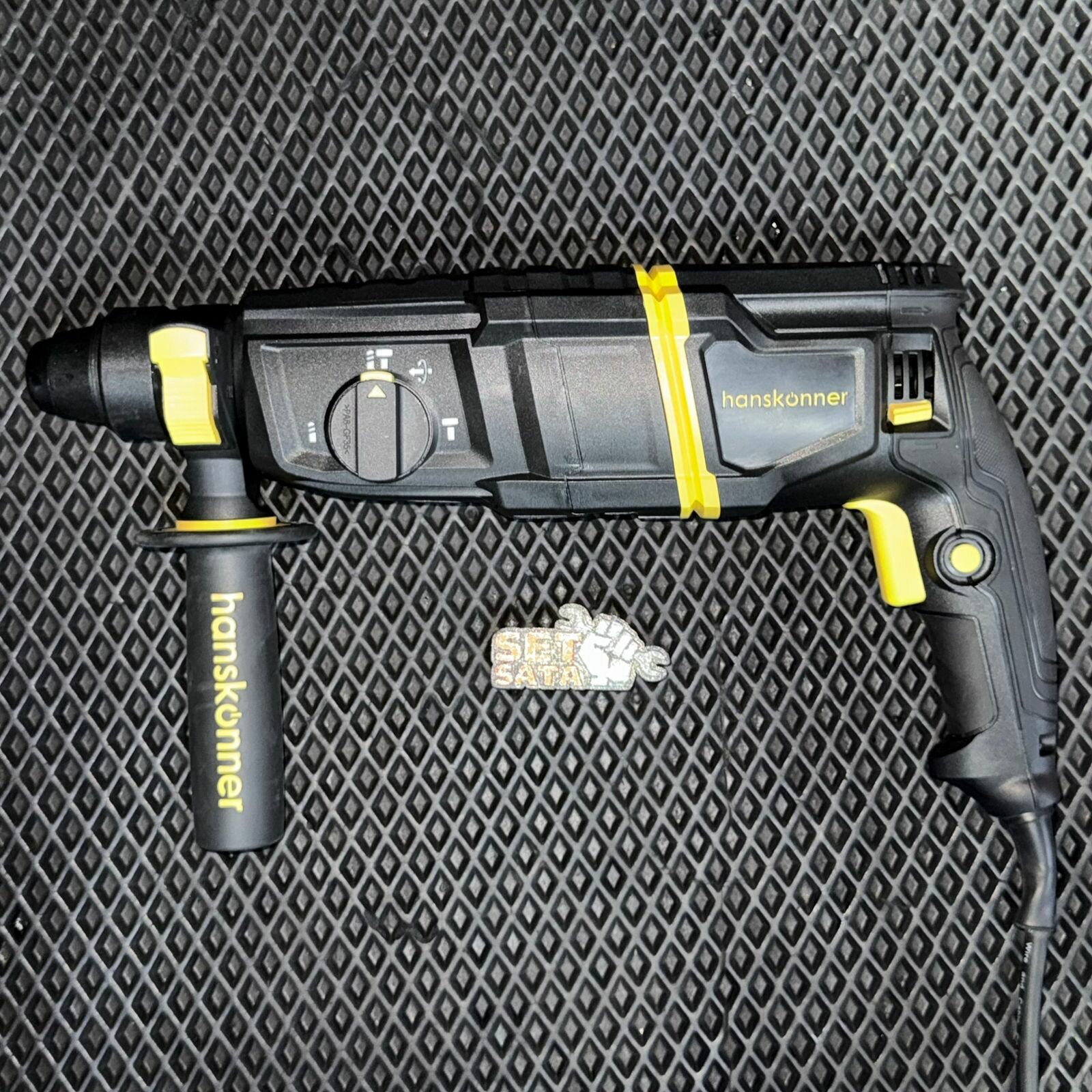 Перфоратор SDS Plus Hanskonner HRH0926AVS, 800Вт, 3Дж, виброзащита, 0-4900уд/мин, 3 режима