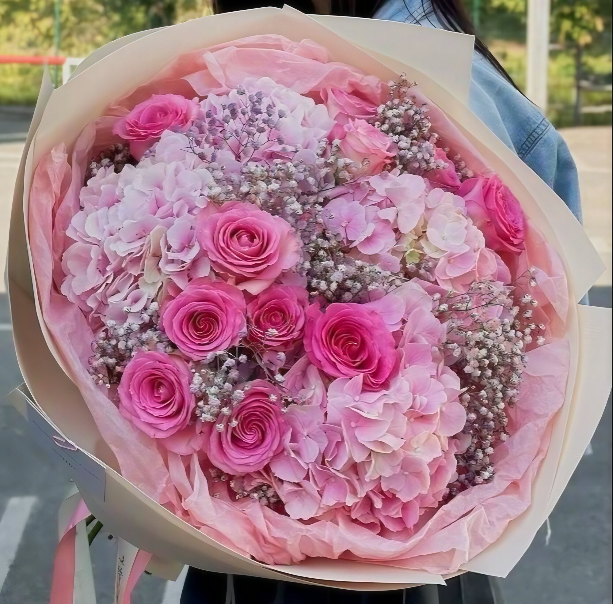 Букет из розовых гортензий, кустовых роз и эвкалипта, красивый букет цветов, шикарный, премиум цветы, премиум букет