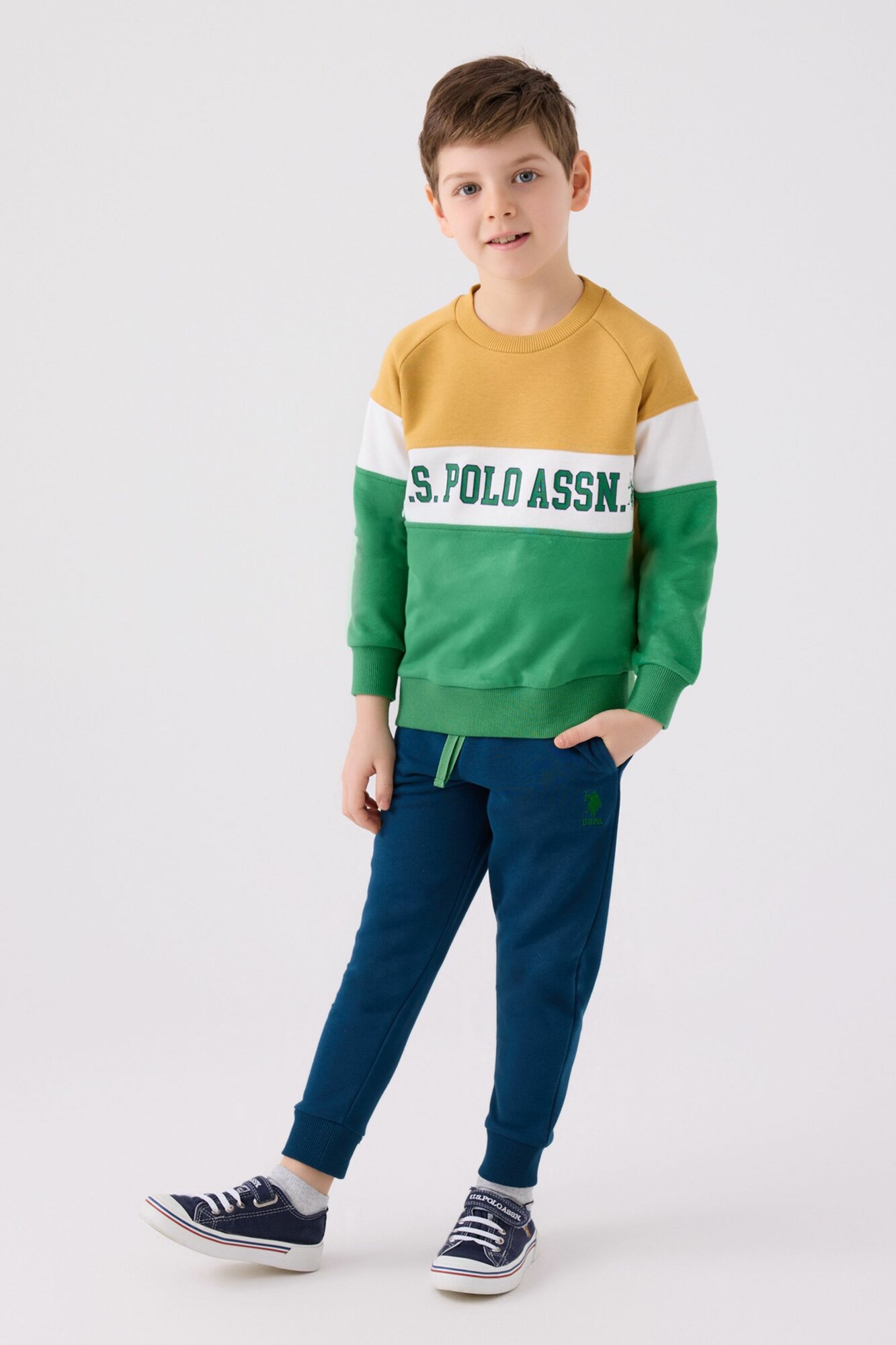 Костюм спортивный