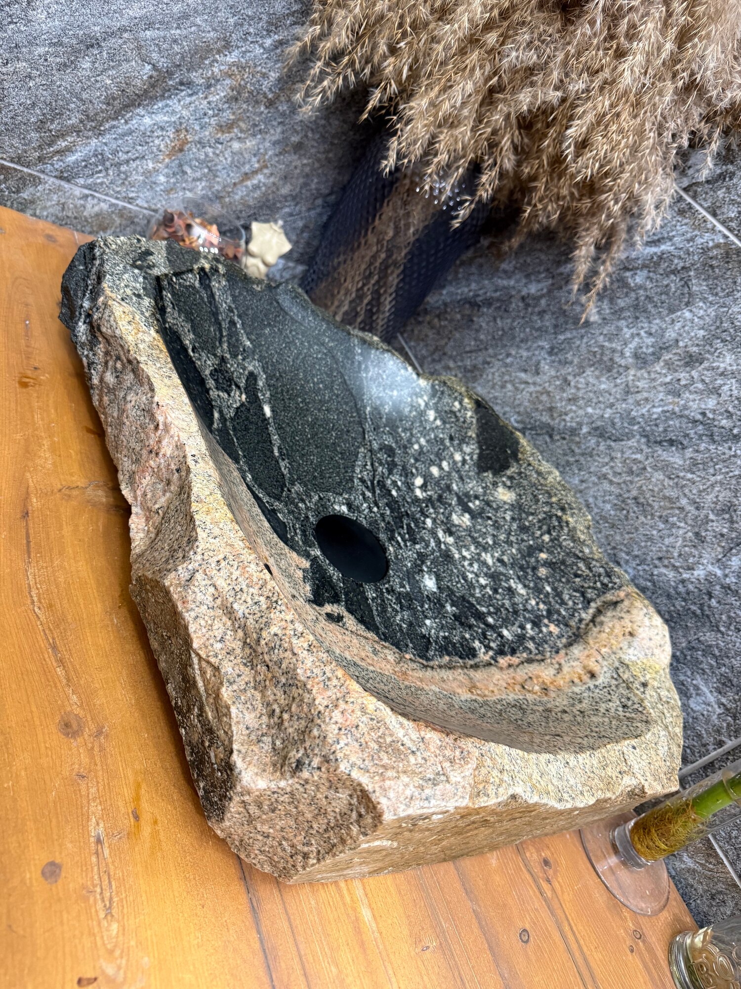 Раковина накладная из натурального камня Black Swan, Black & Bronze (49х38)