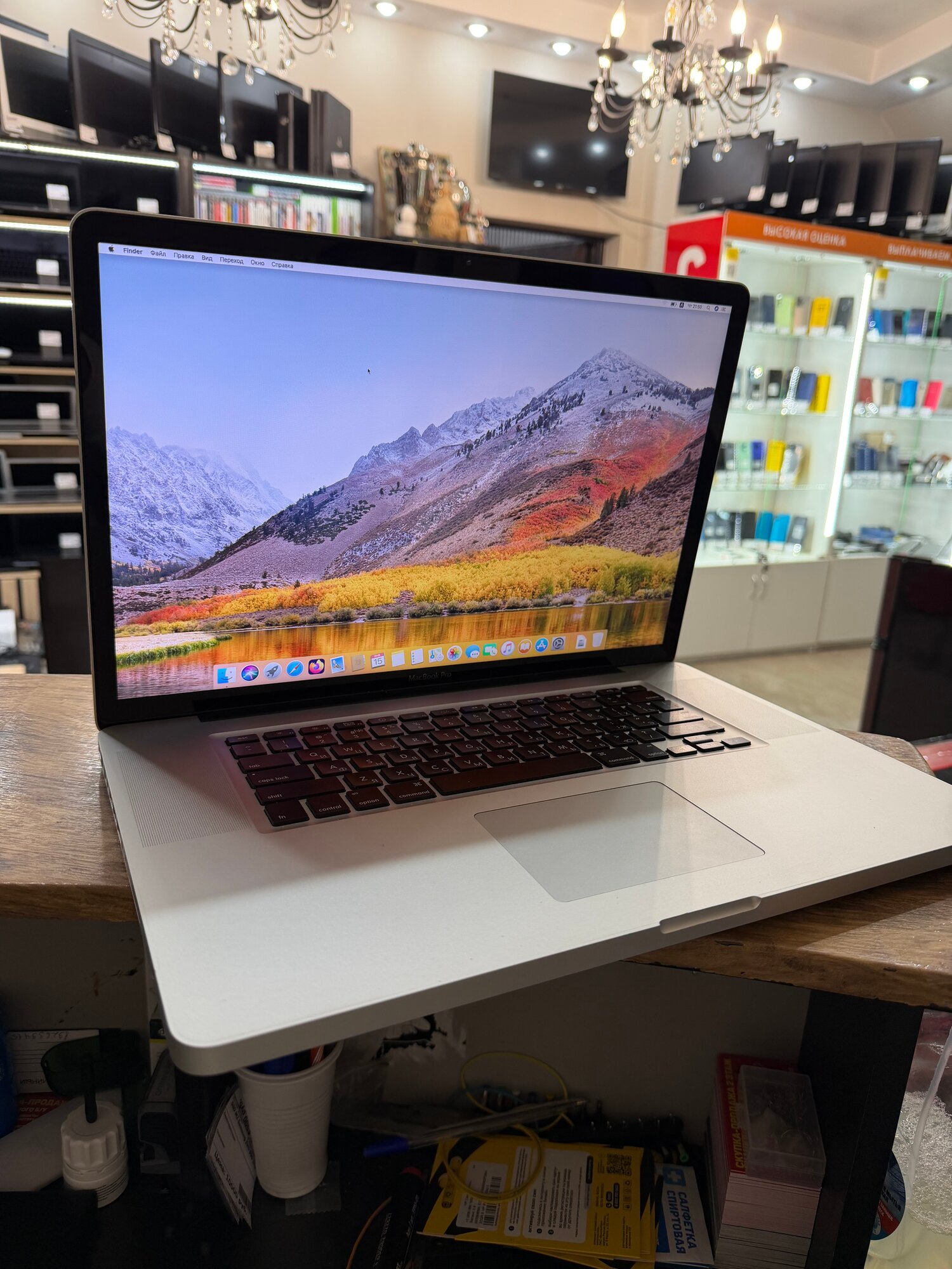 Большой ноутбук Apple MacBook Pro 17 Core i7/8/180SSD/Radeon 6770/FullHD/17.3"/245циклов