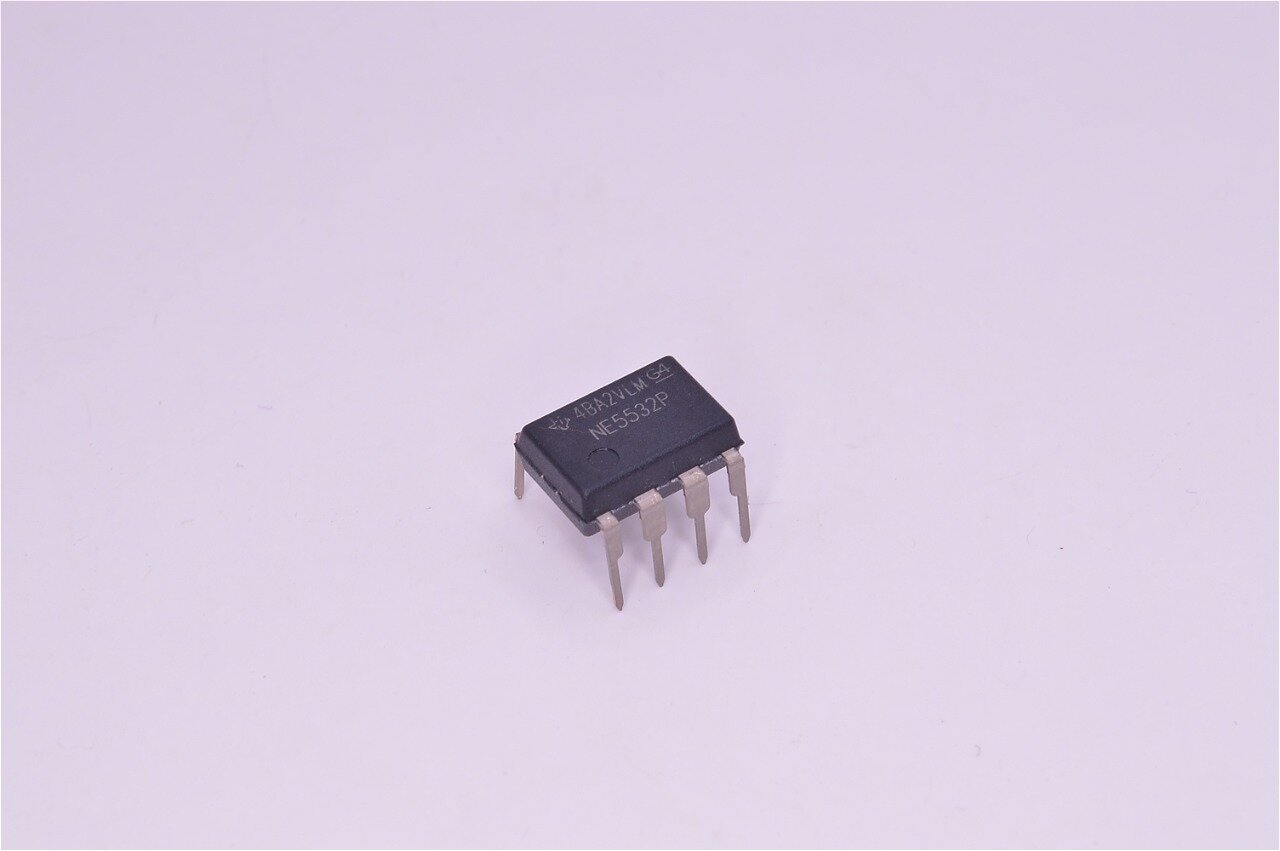 Микросхема TEXAS INSTRUMENTS NE5532P операционный усилитель 10МГц Ch: 2 DIP8 5-15ВDC 1шт