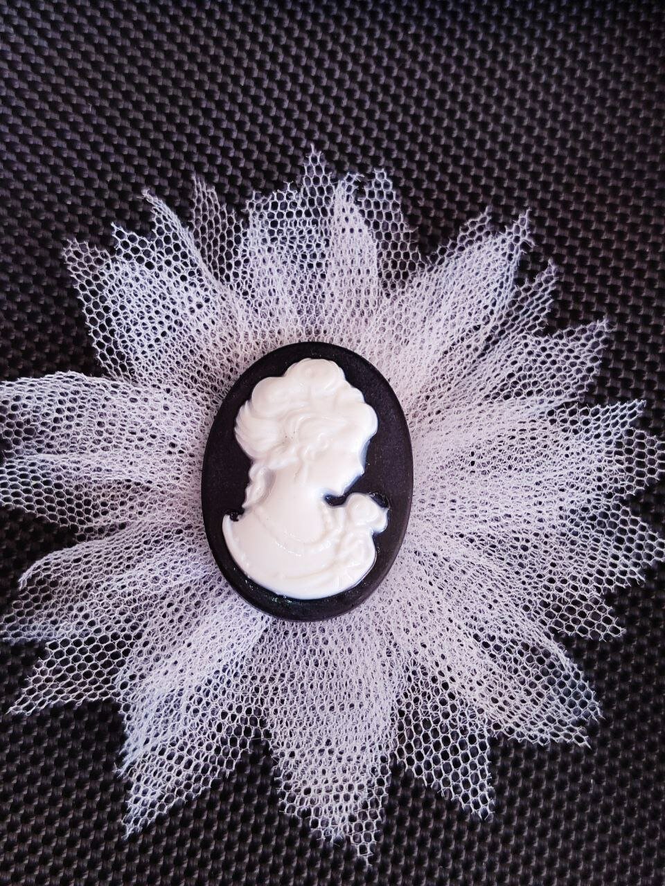 Брошь, пластик