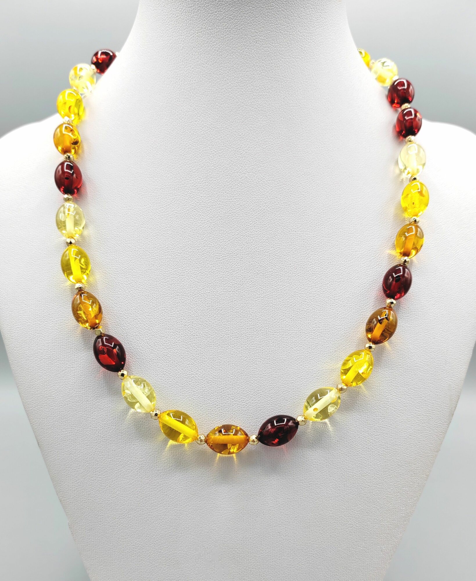 Колье, янтарь синтетический