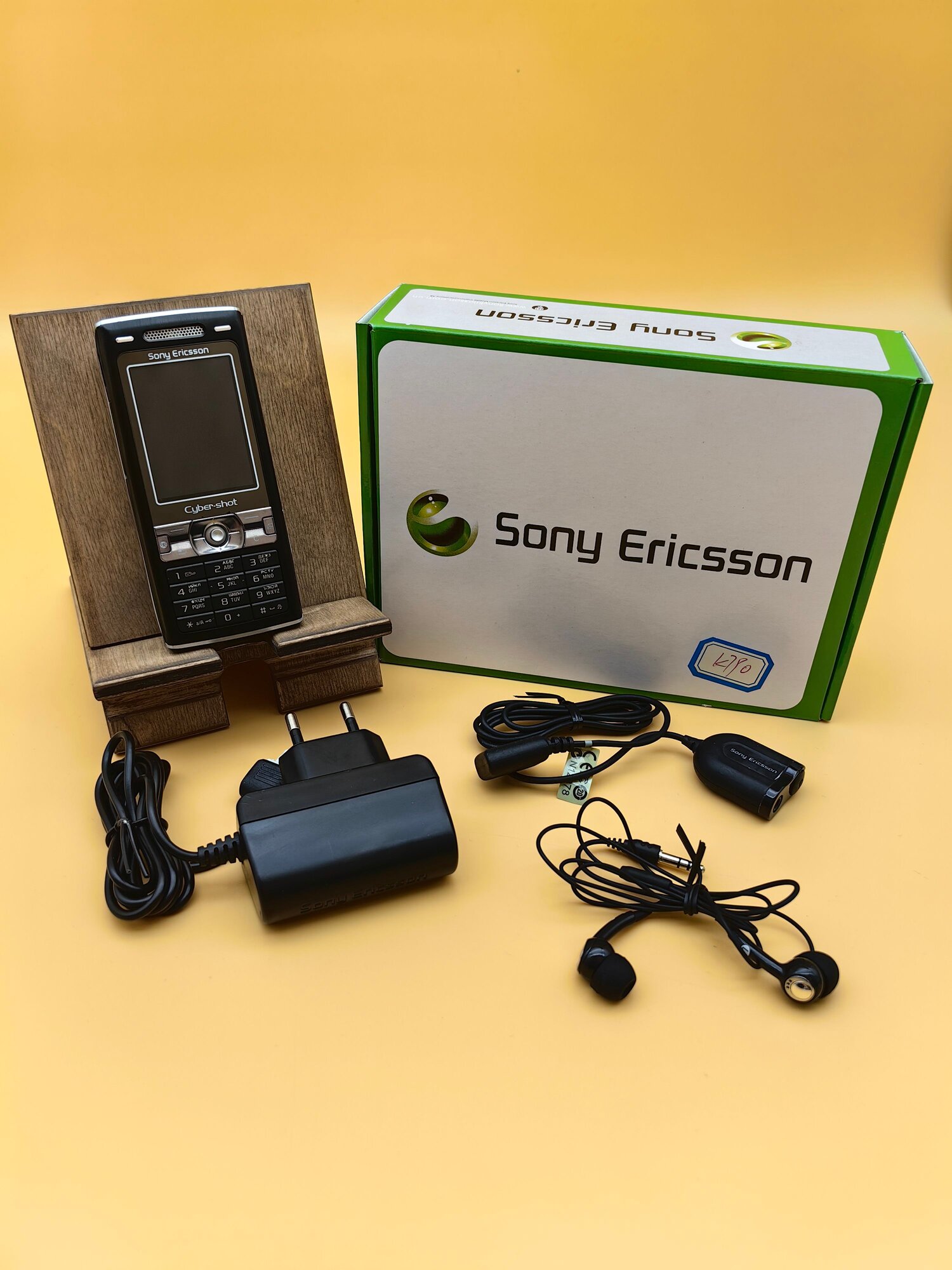 Мобильный раритетный кнопочный телефон Sony Ericsson K790i, Черный